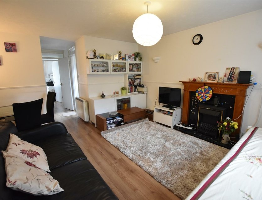 1 bedroom Maisonette to rent in Hawthorne Crescent, West Drayton | Cameron
